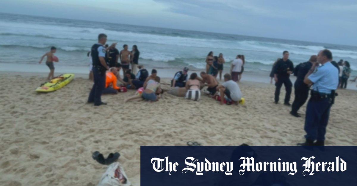 Video: Four people rescued from Sydney beach