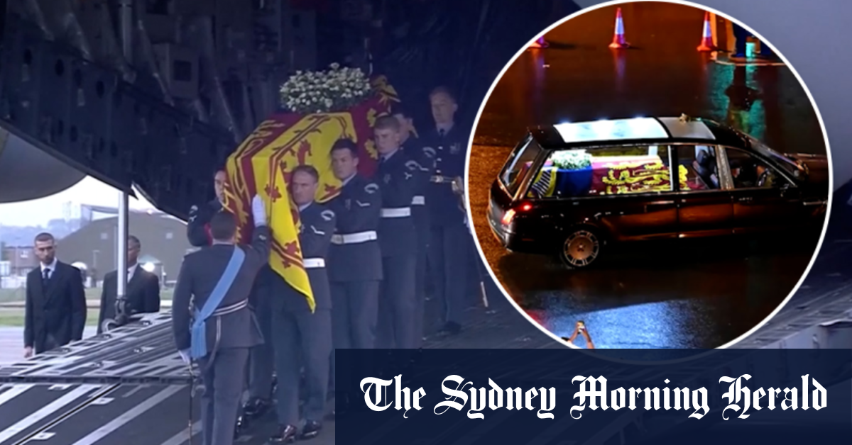 Video: The Queen’s hearse arrives at Buckingham Palace