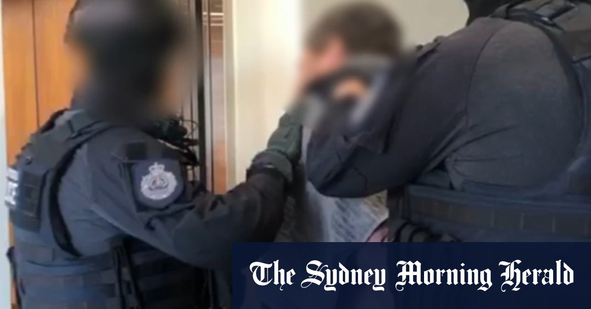 Video: Federal police arrest SMS phishing scammers