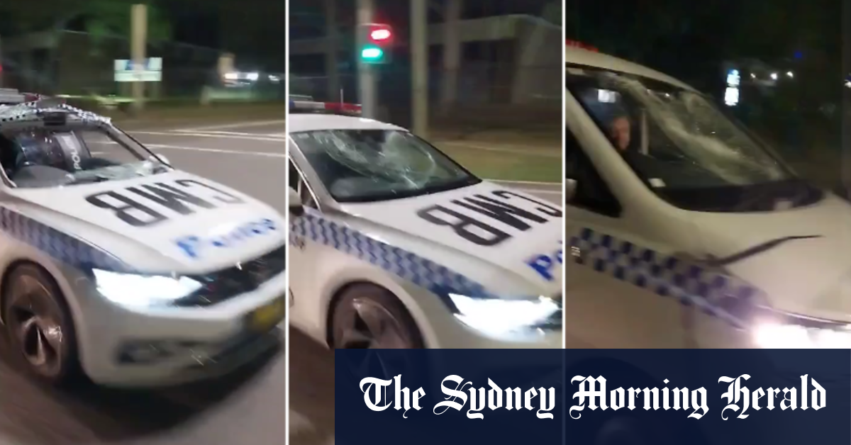 Video: Damaged police vehicles