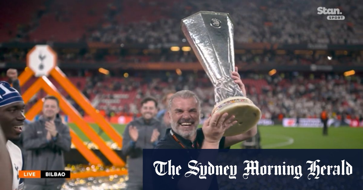 Video: Spurs, Ange lift the Europa League trophy
