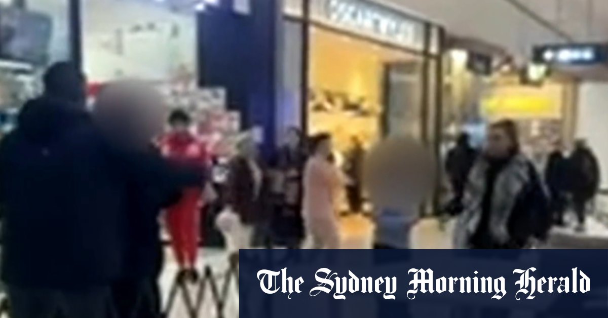 Video: Melbourne Westfield security slammed after knife incident