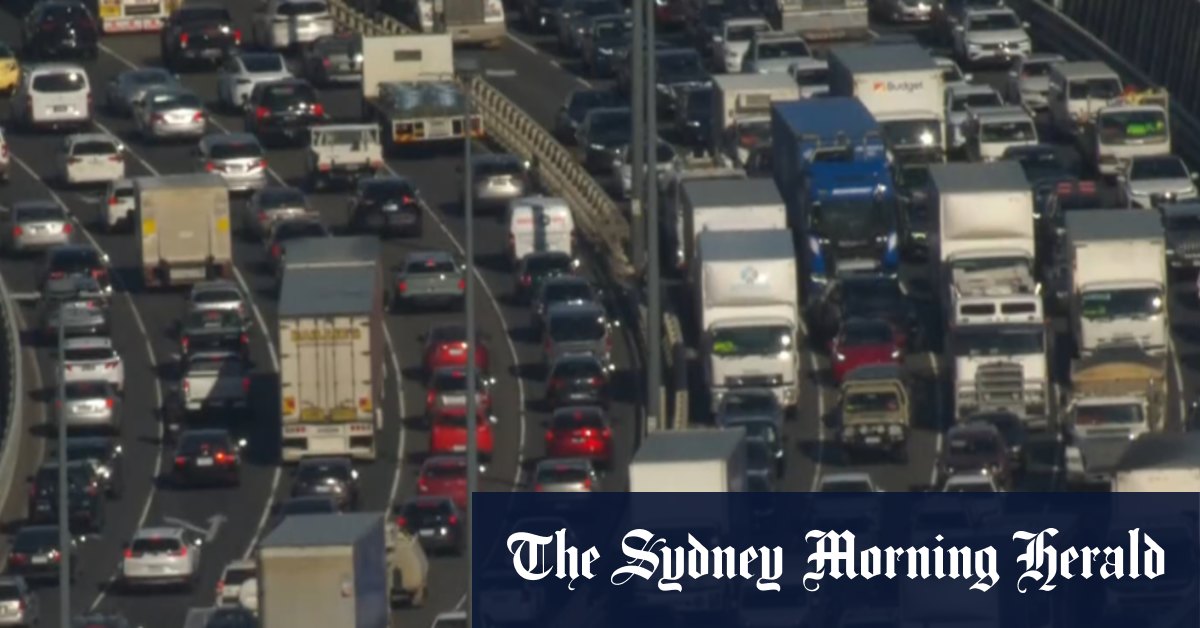 Video: Drivers banked up for kilometres after serious crash on major ...