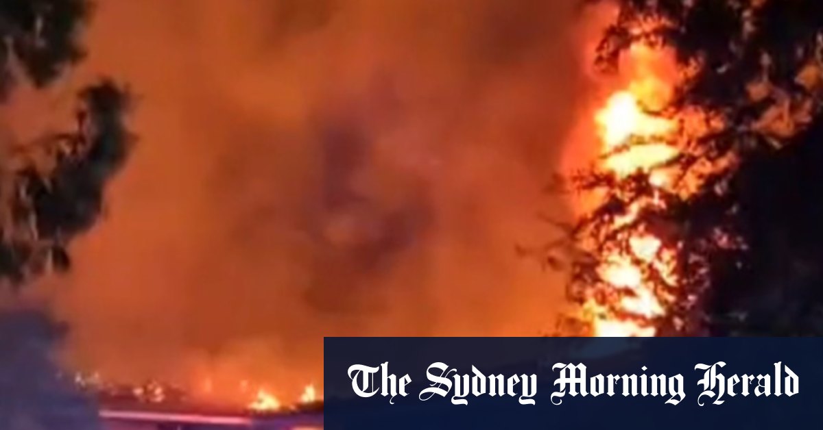 Video: Firefighters injured battling Sydney unit complex