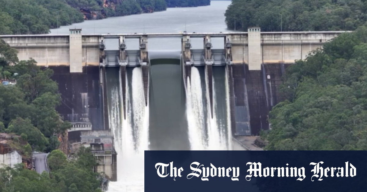 Video: Warragamba Dam spilling