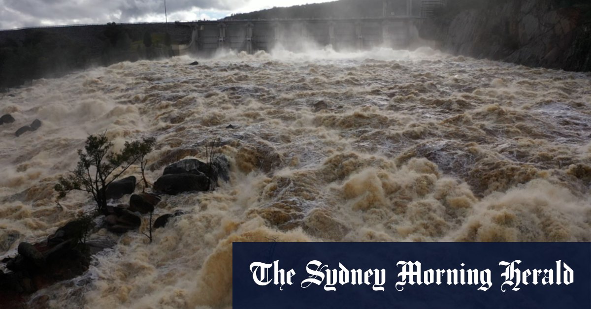 Video: Wyangala Dam spills