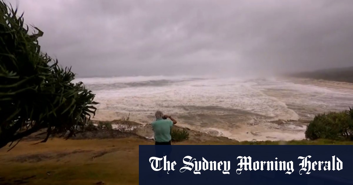 Video: Stradbroke Island braces for Cyclone Alfred