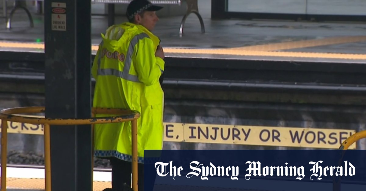 Video: Major delays after train breaks down