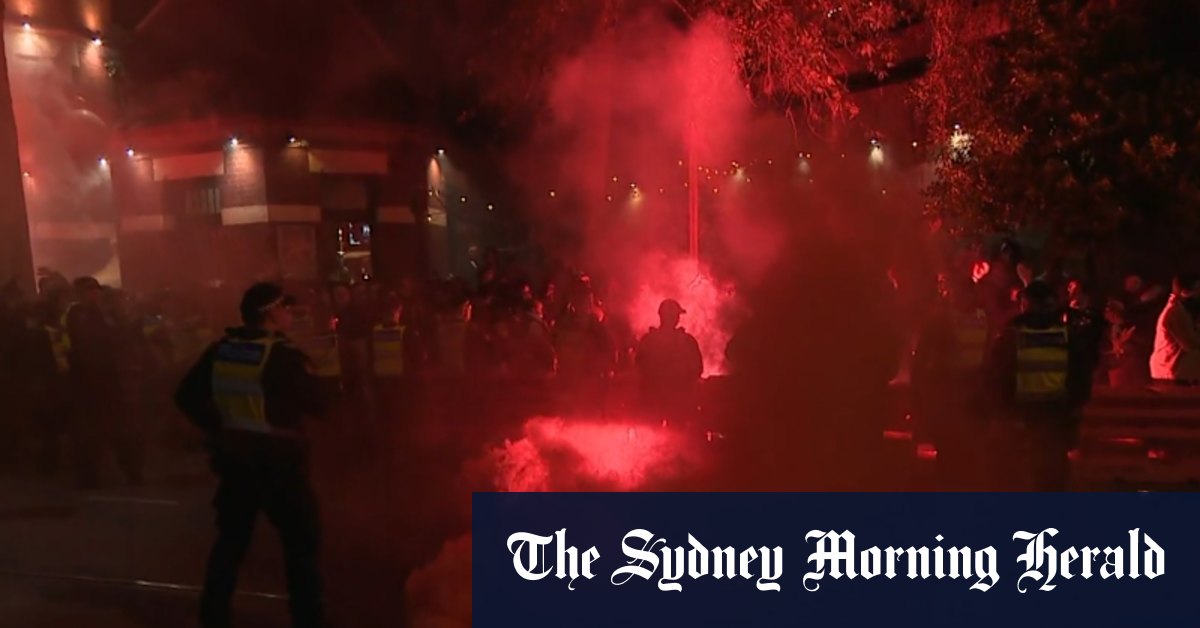 Video: A-league fans fire flares, clash with riot police in Melbourne