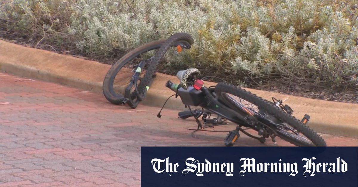 Video: Teenage boy in hospital after e-bike crash