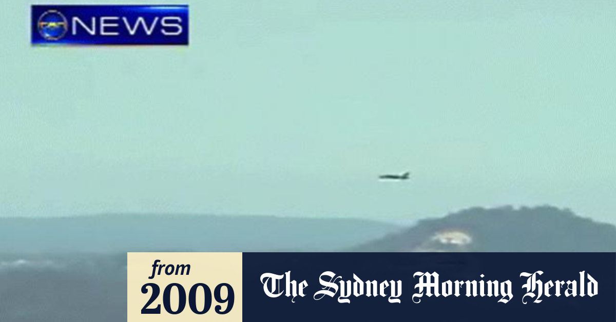 Video: Brisbane Riverfire F-111 fly over