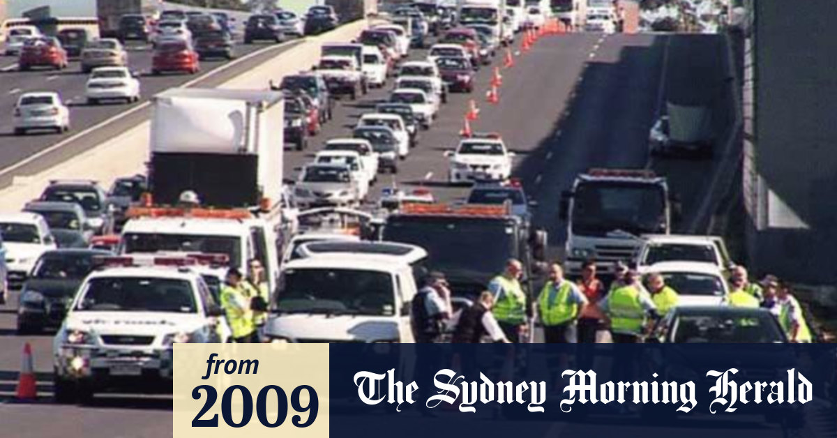 Video: Freak freeway death