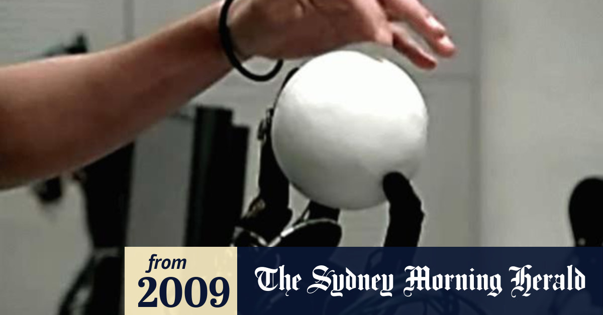 Video: Robotic baseball pitcher