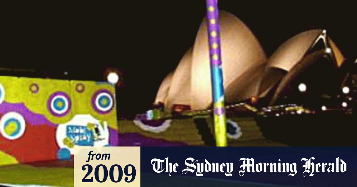 Video: Opera House graffiti by mobile