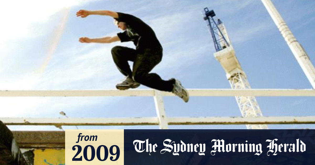 Video: Stuntman Cyril Raffaelli