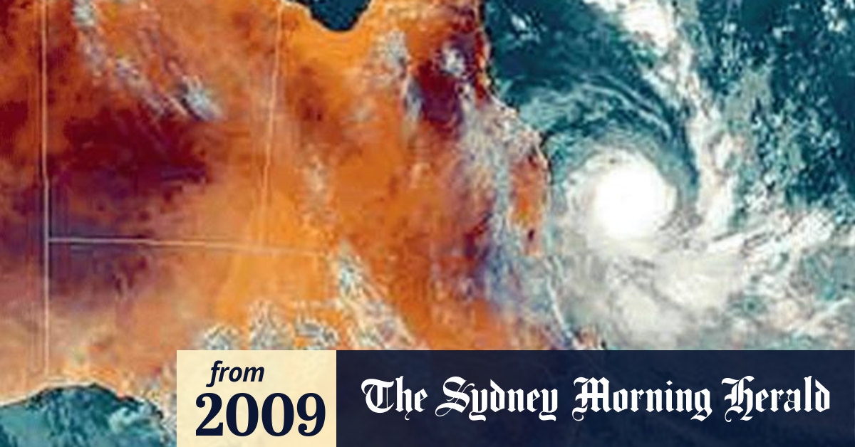 Video: Thousands flee cyclone Hamish