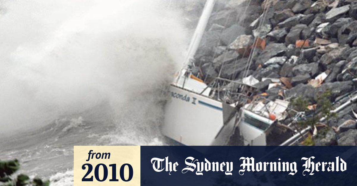 Video: Cyclone Ului hits Queensland