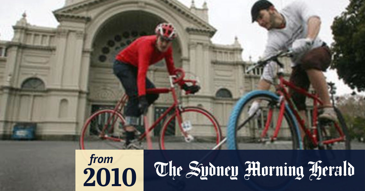 Video: Posh sport takes to pedals