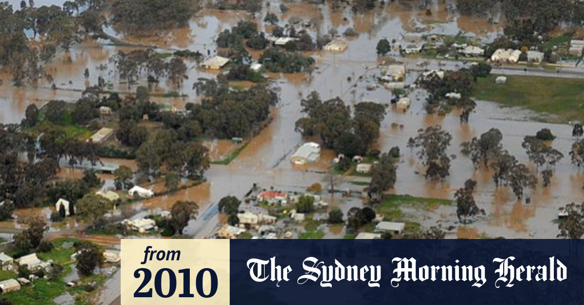 Video: River floods near Shepparton