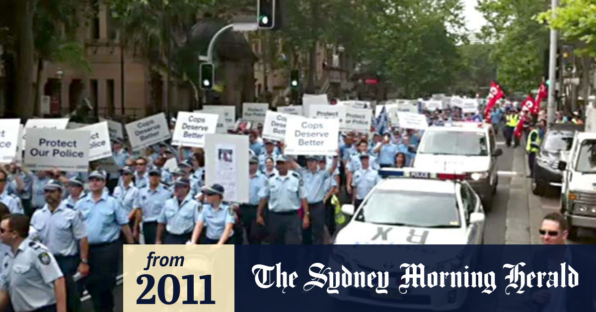 Video: NSW police officers march on parliament