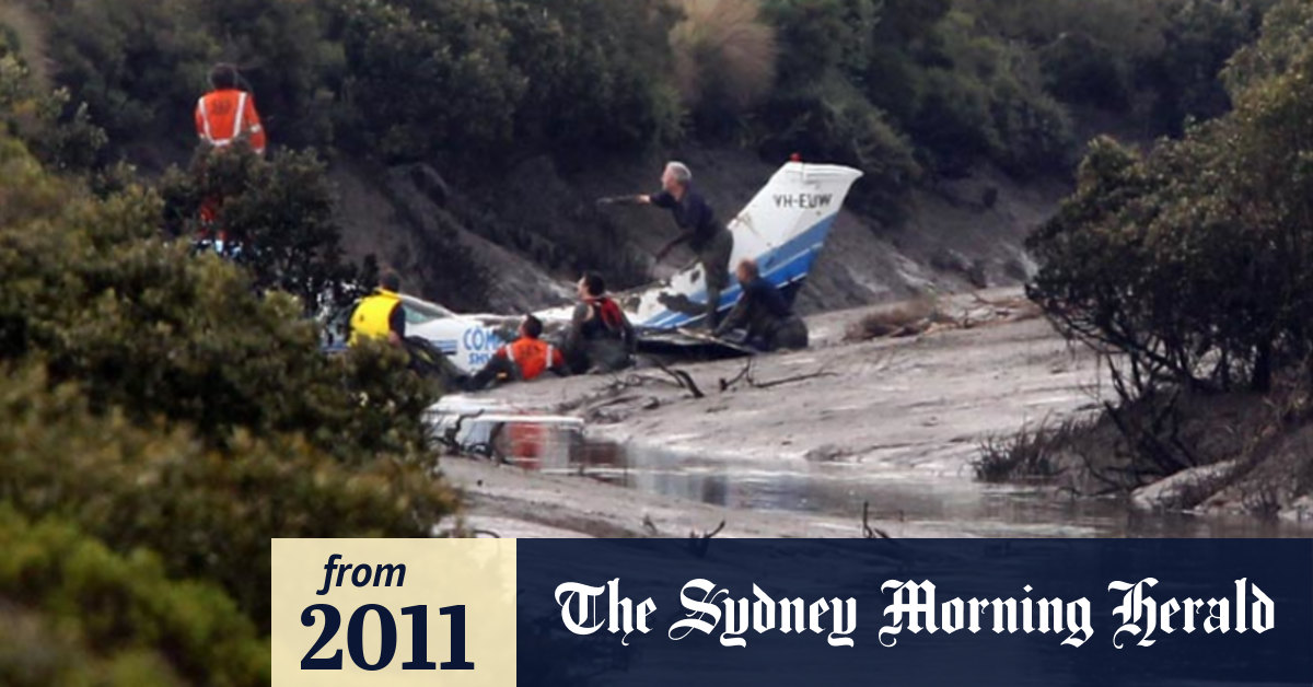 Video: Six injured in skydive plane crash