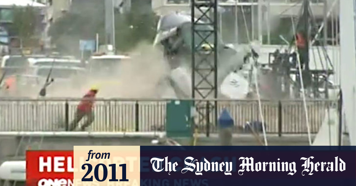 Video: Helicopter Christmas tree crash