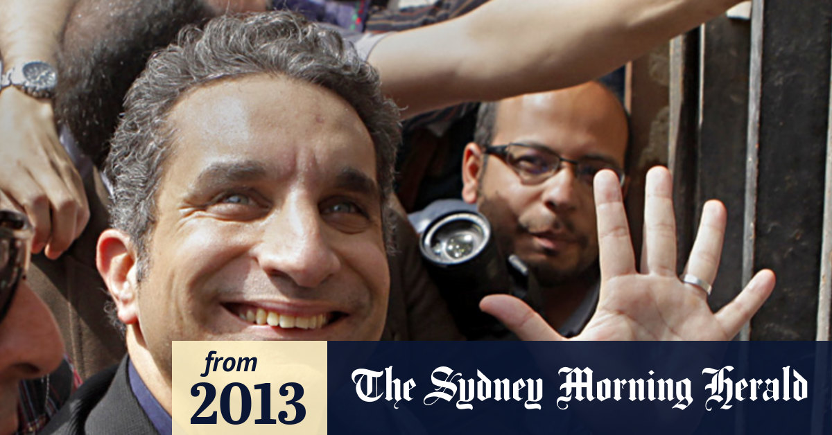 Video: Egyptian comedian turns himself in to authorities