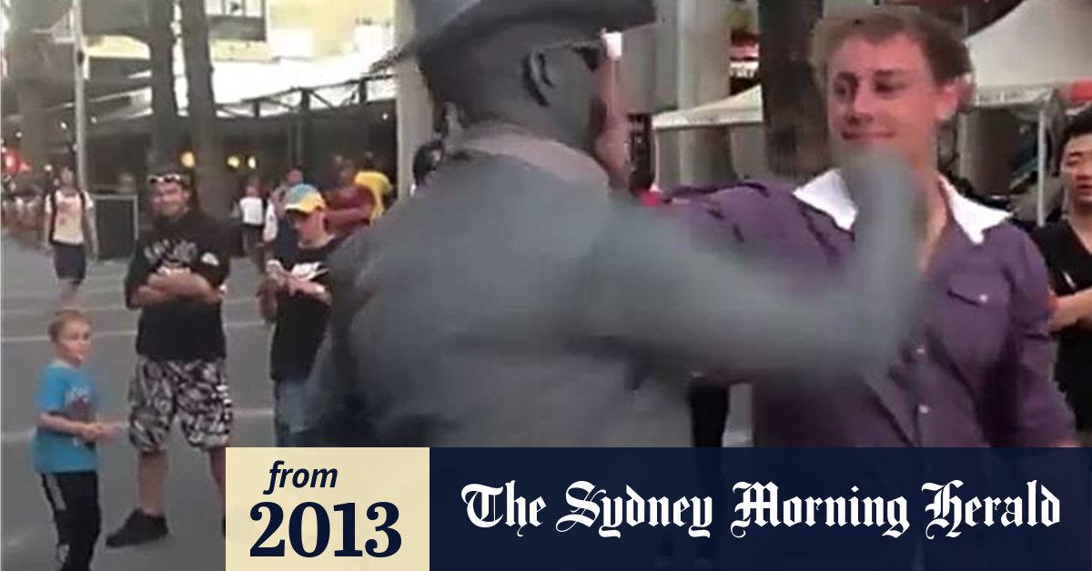 Video: Cowboy statue punches heckler