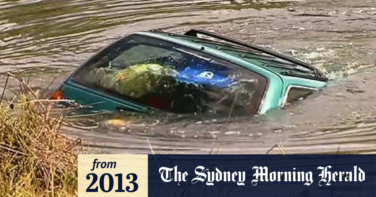 Video: Students rescue woman from sinking car