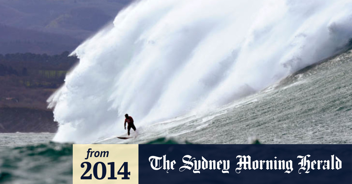 Video: Surfers take on 15m waves in France