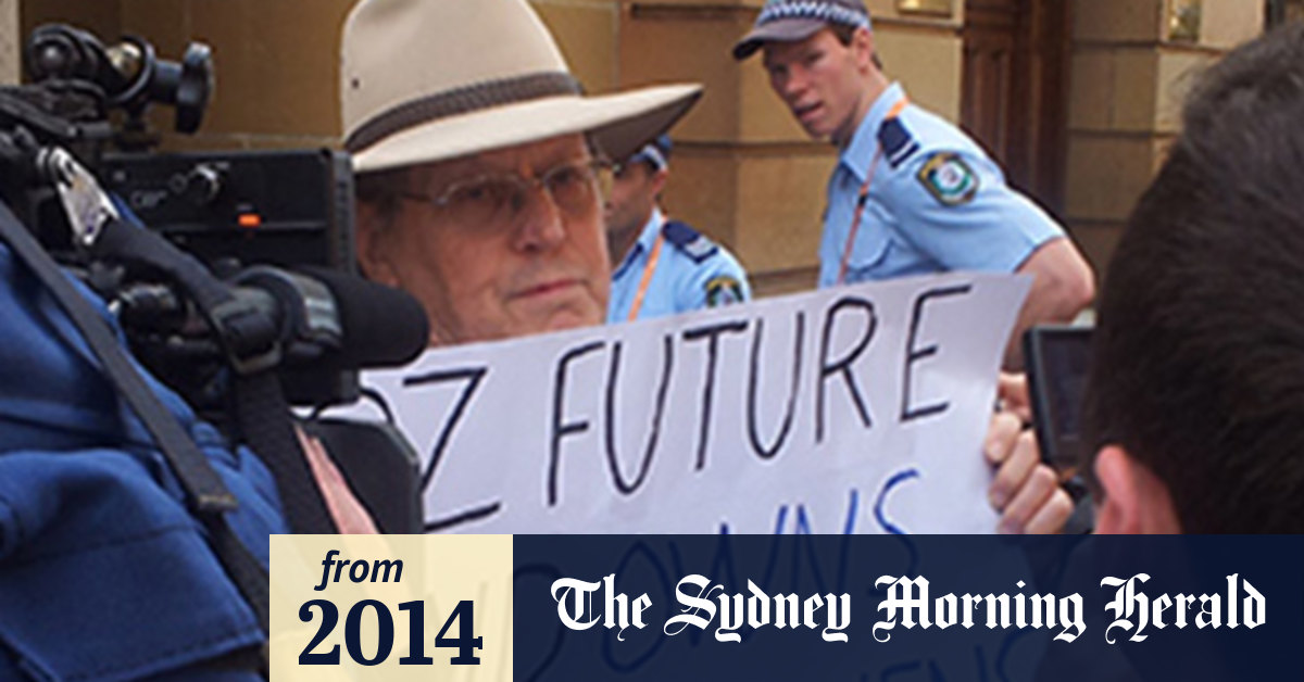 Video: Lone protester arrested at G20