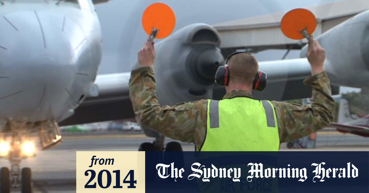 Video: First plane returns from Saturday's search