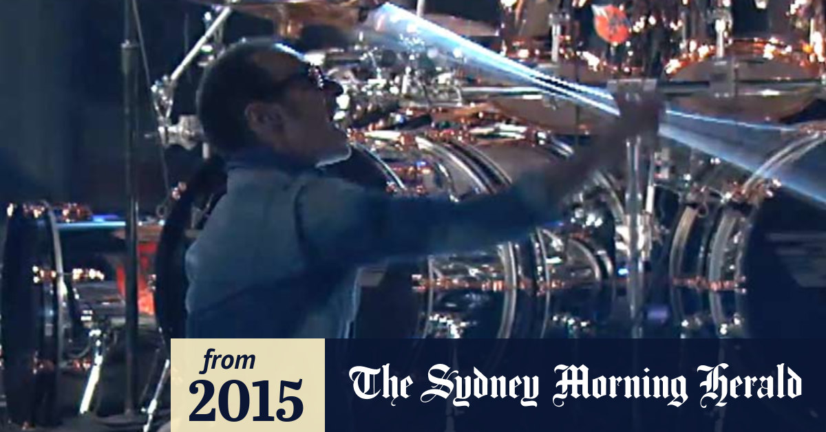 Video: David Lee Roth injures nose