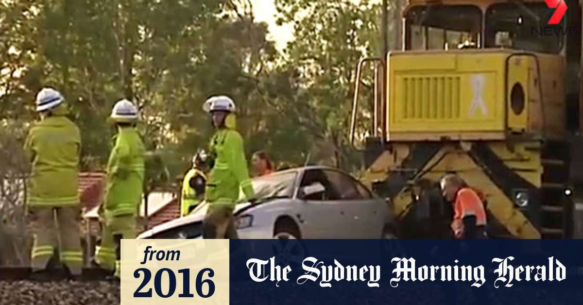 Video: Train crashes into car