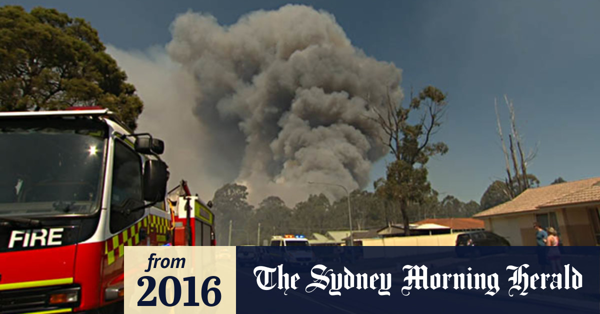 Video: Bushfire rages in Sydney's west