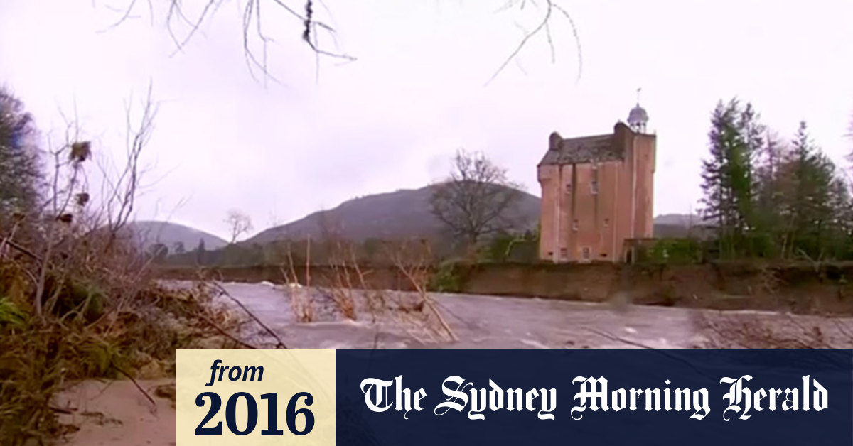 Video: 16th century castle threatened by UK floods