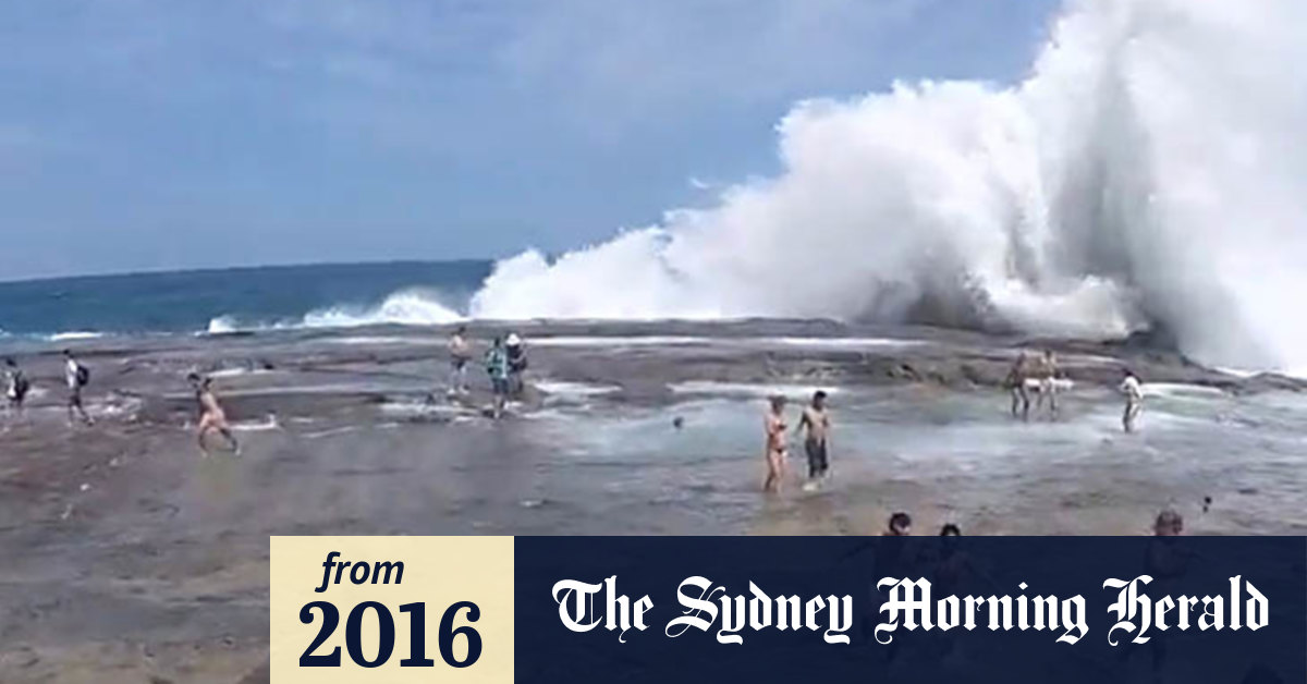 Video: Waves smash rock pool visitors