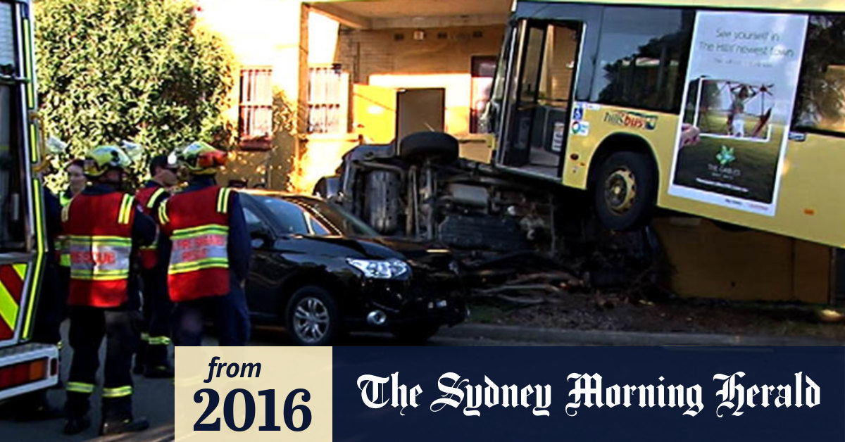 Video: Car wedged under out-of-control bus