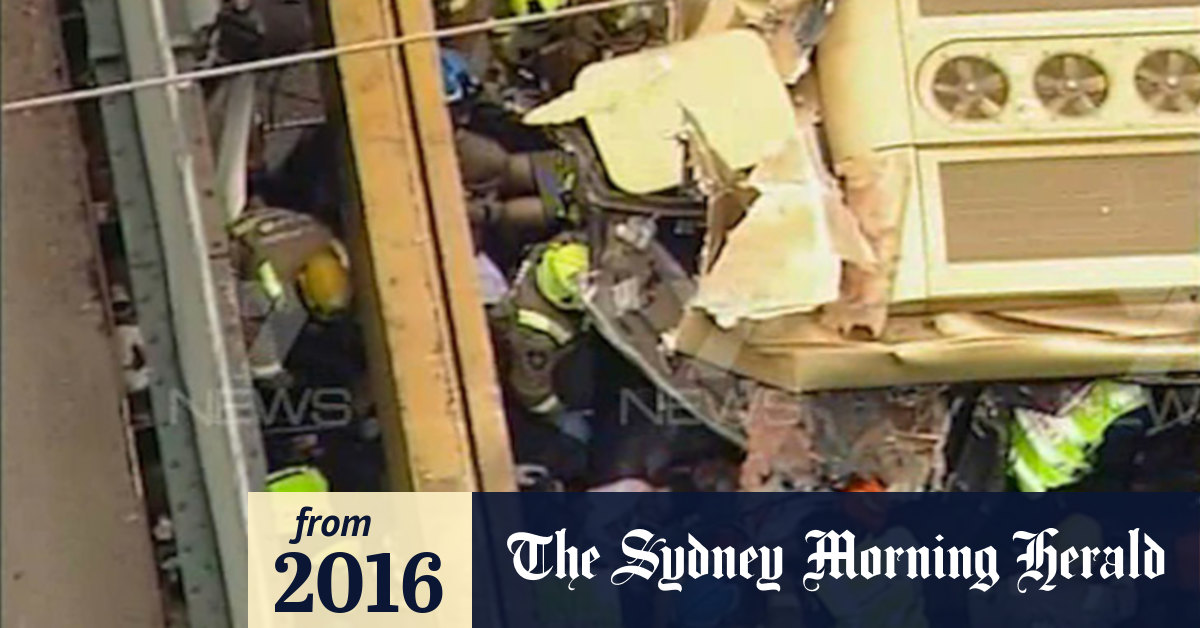 Video: Passengers rescued from South Melbourne bus crash