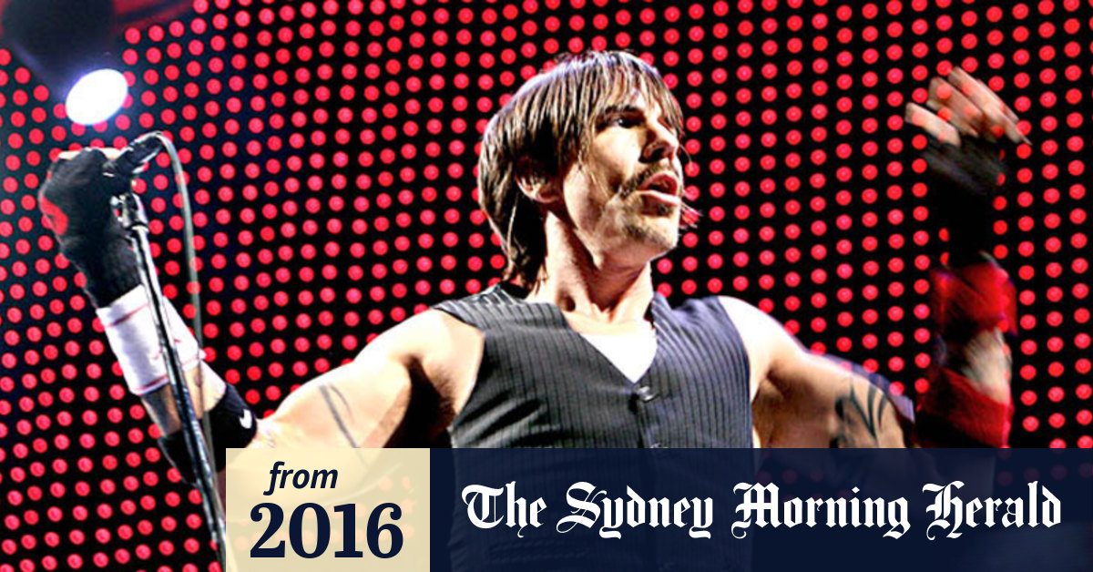 Video: Chili Peppers singer hospitalised
