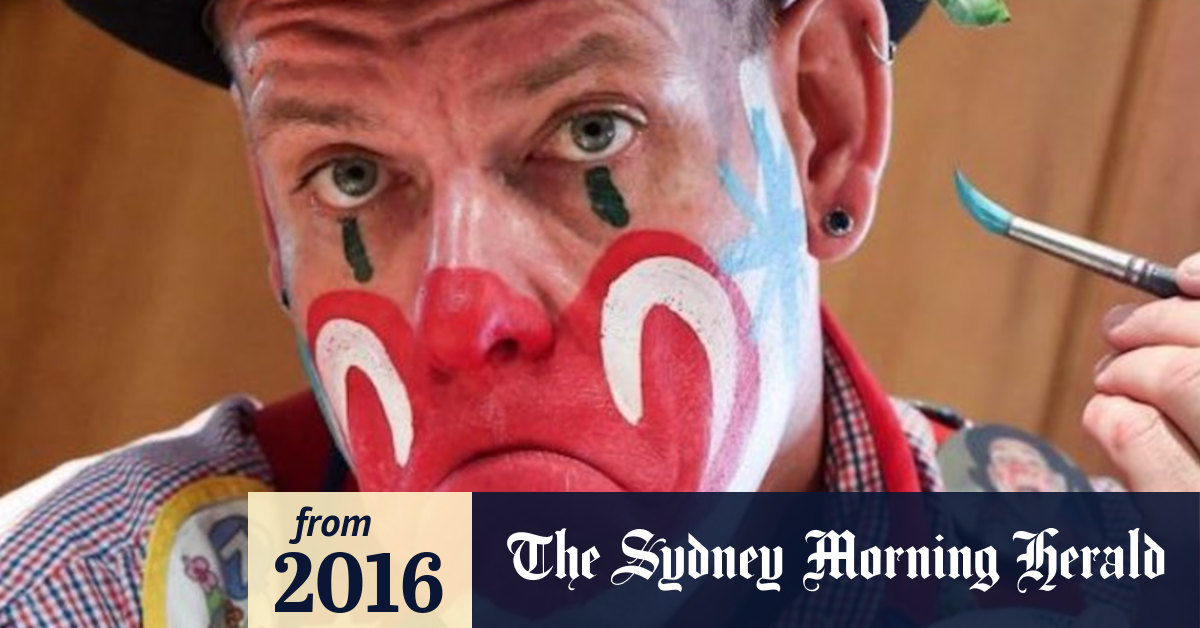 Video: Stretch the clown warns 'creepy clowns'