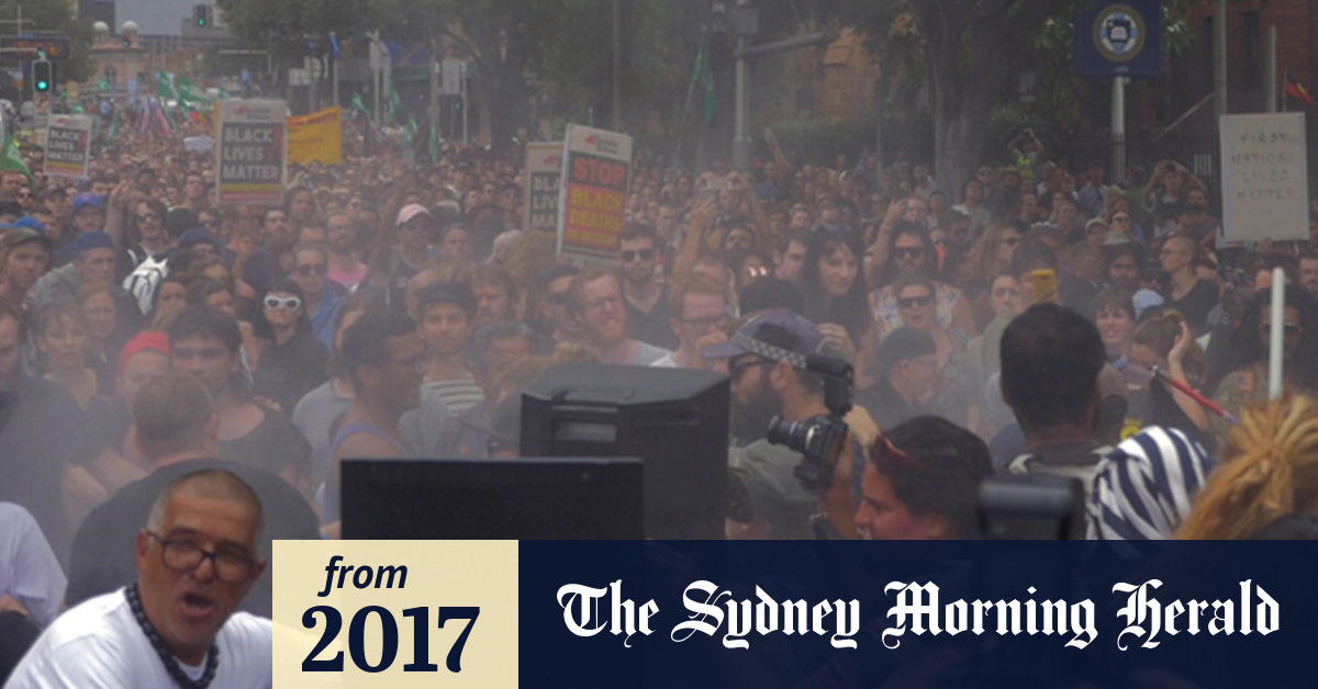 Video: Sydney protesters clash with police