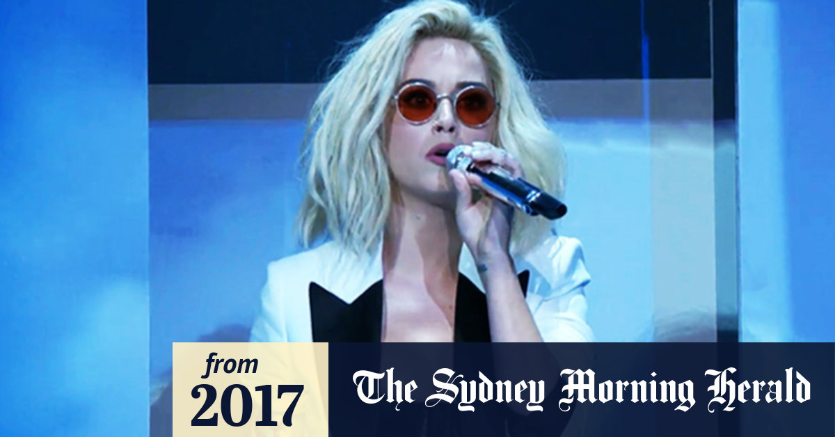 Video: Katy Perry's live mic fail