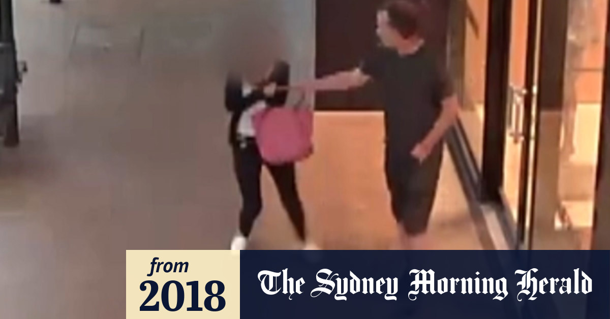 Video: CCTV captures handbag thief in action