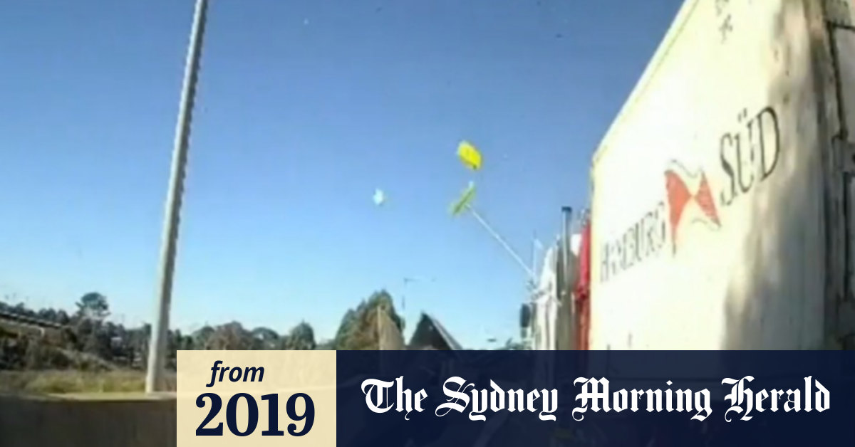 Video: Tradies cheat death in crash on M7