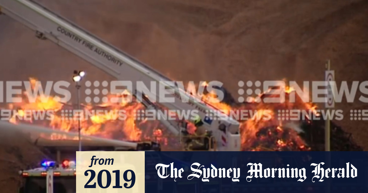 Video: Wood chipping fire creates hazardous smoke in Geelong's north