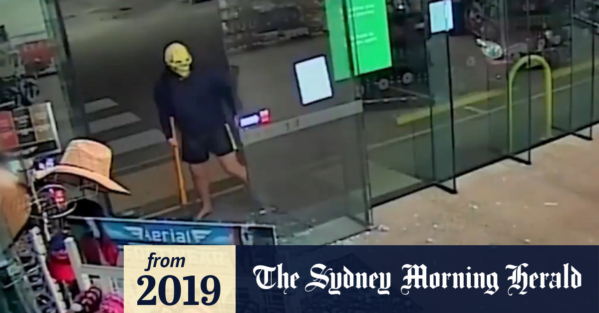 Video: CCTV shows attempted armed robbery