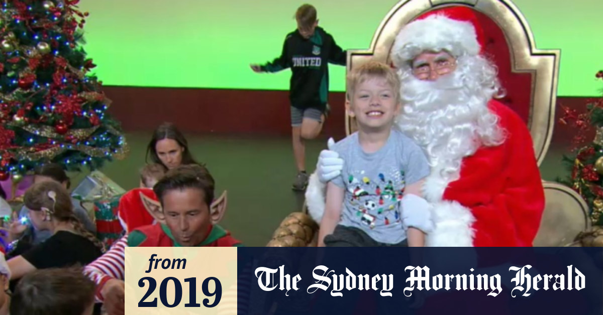 Video: It's Santa photo season