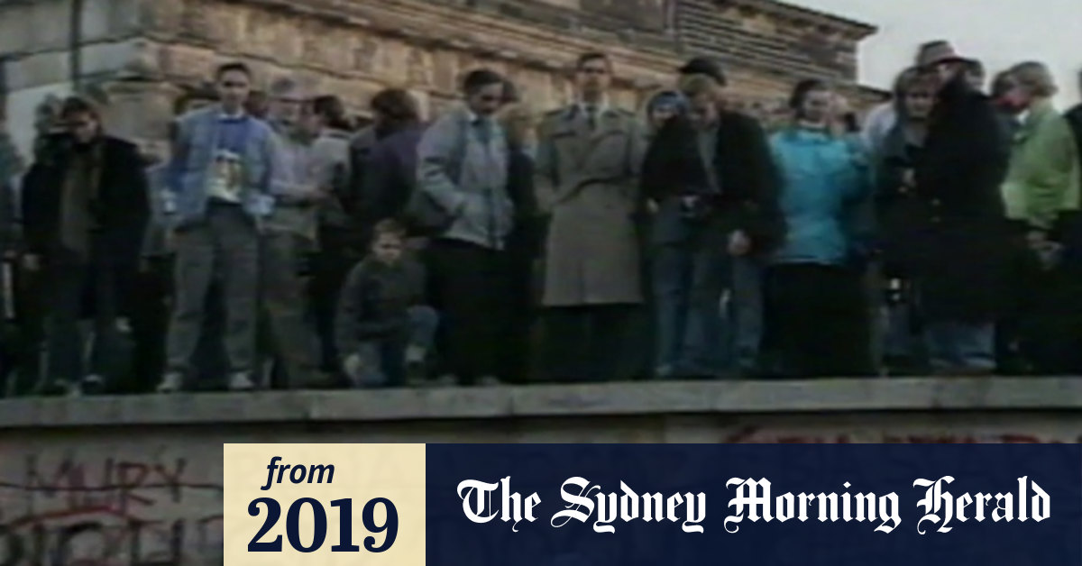 Video: Fall of Berlin Wall: Locals cross the border between East and ...