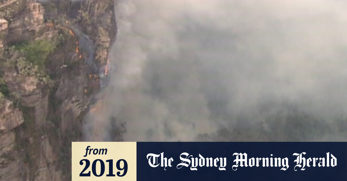 Video: Bushfire destroys homes in Lithgow, NSW